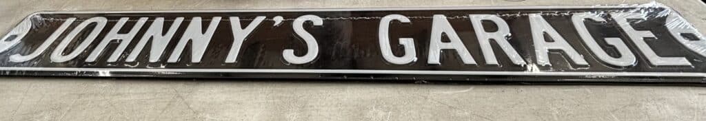 Johnny’s Garage – Metal Signs
